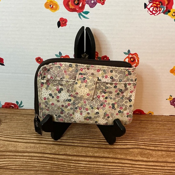 thirty-one | Bags | Thirty One Wristlet | Poshmark